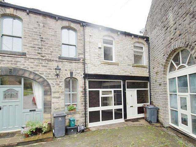 2 bedroom mews property for rent in 5 New Barn Delph OL3