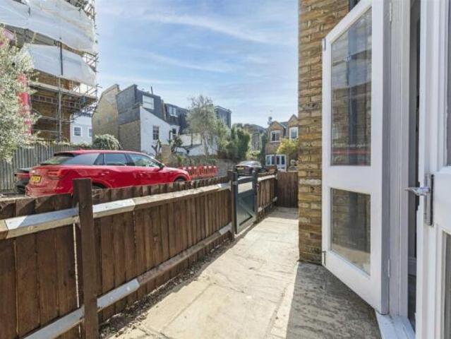 2 bedroom mews property for rent in Wadham Mews, 2 Wadham Road, Putney, SW15