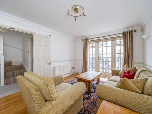 2 bedroom mews property for rent in Watermans Mews The Mall W5 EPC D, W5