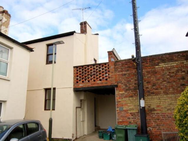 2 bedroom mews property for rent in Carlton Cottage Sidney Street Cheltenham GL52 6DJ, GL52