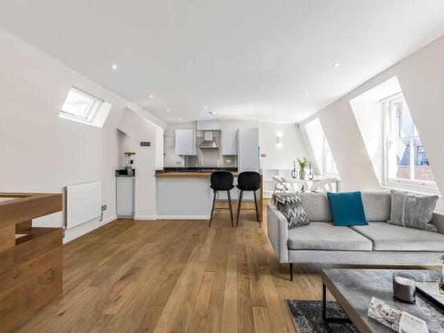 2 bedroom mews property for rent in Cavendish Mews North, London, W1W