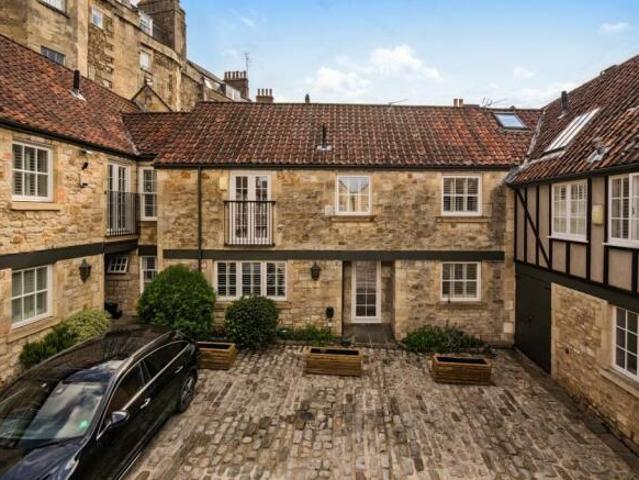2 bedroom mews property for rent in Circus Mews Bath BA1