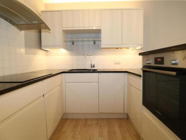 2 bedroom mews property for rent in Clarendon Avenue, Leamington Spa, CV32