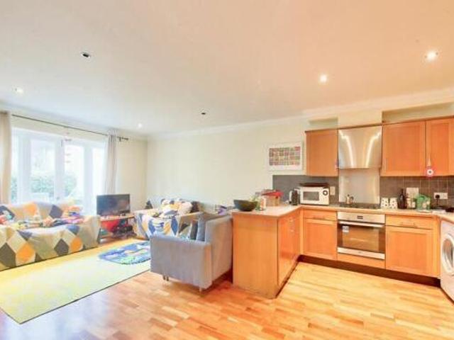 2 Bedroom Mews Property For Rent In Edgeley Road
