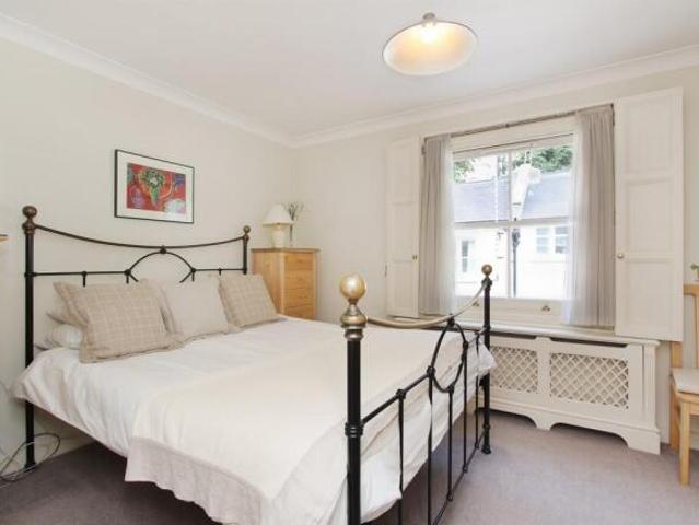2 bedroom mews property for rent in Elm Park Lane, Chelsea SW3