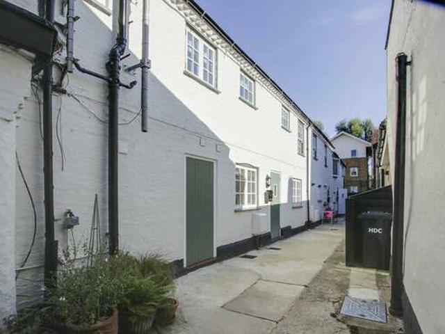 2 bedroom mews property for rent in Gallery Mews Market Square St Neots PE19