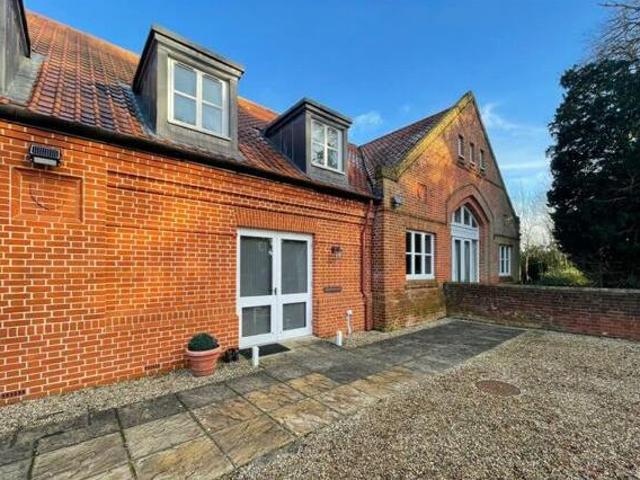 2 Bedroom Mews Property For Rent In Great Saling