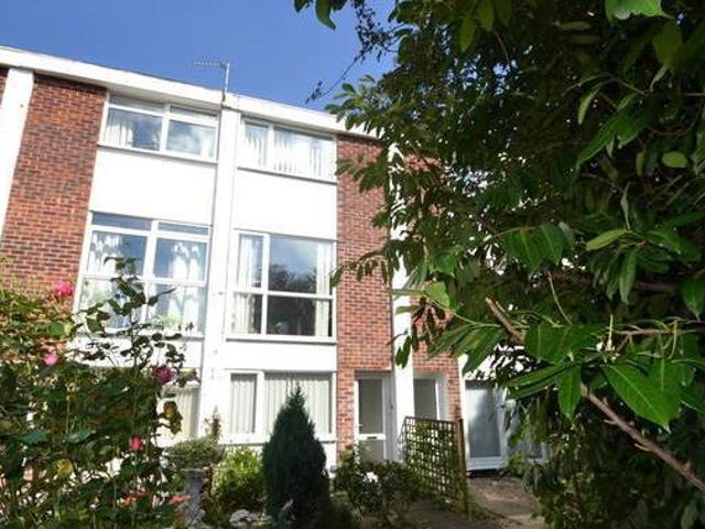 2 bedroom mews property for rent in Greenvale Drive Cheadle Cheshire SK8 1qb SK8