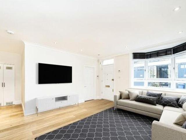 2 Bedroom Mews Property For Rent In London