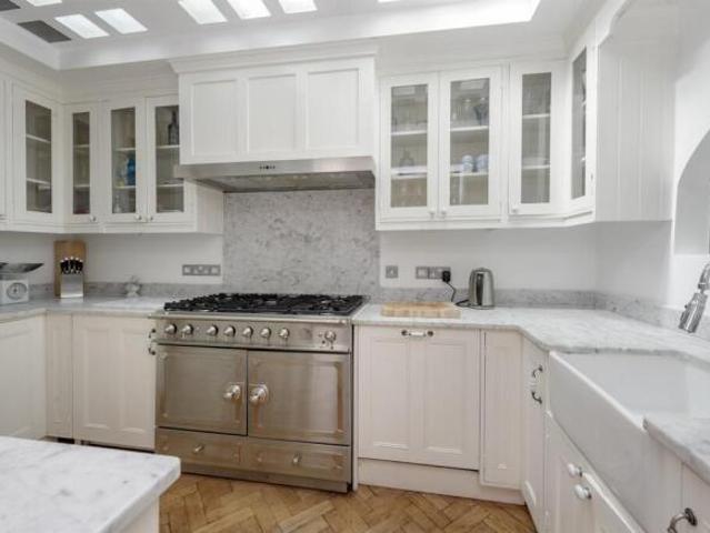 2 bedroom mews property for rent in Scarsdale Studios, London, W8