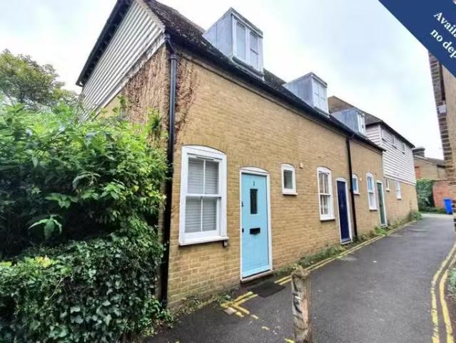 2 bedroom mews property for rent in Skinners Alley, Whitstable.