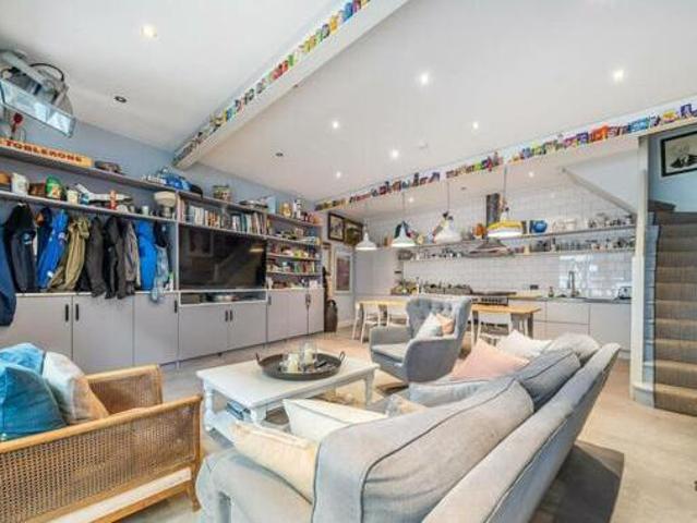 2 Bedroom Mews Property For Rent In Shepherd´s Bush, London