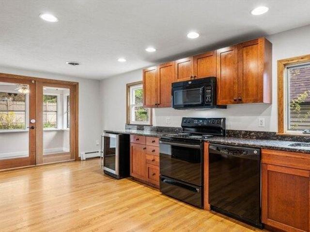 2 bedroom, Melrose MA 02176 102369808