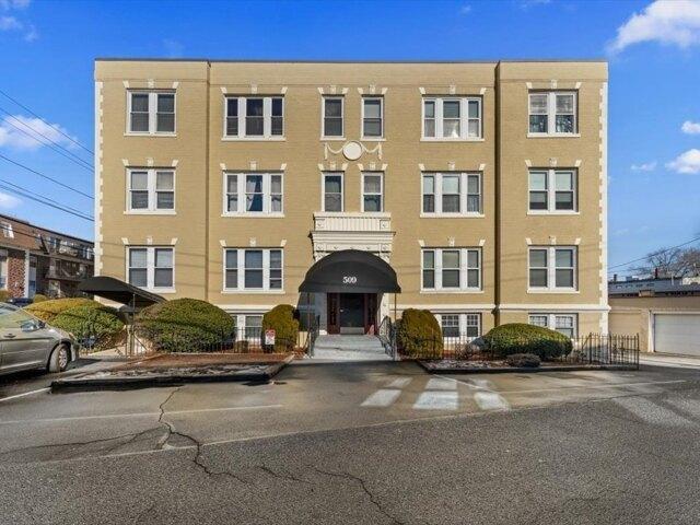2 bedroom, Melrose MA 02176 LS102409140