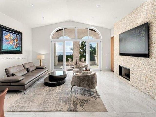 2 bedroom, Miami Beach FL 33109 91895831