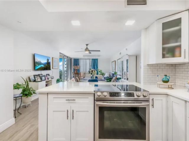 2 bedroom, Miami FL 102519896