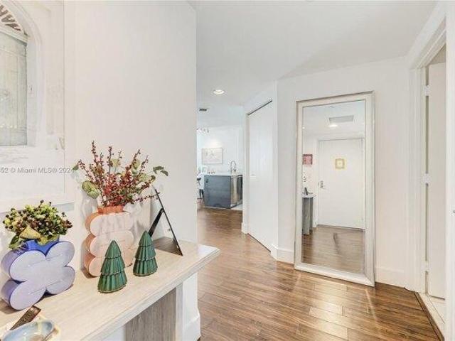 2 bedroom, Miami FL 33131 104900215