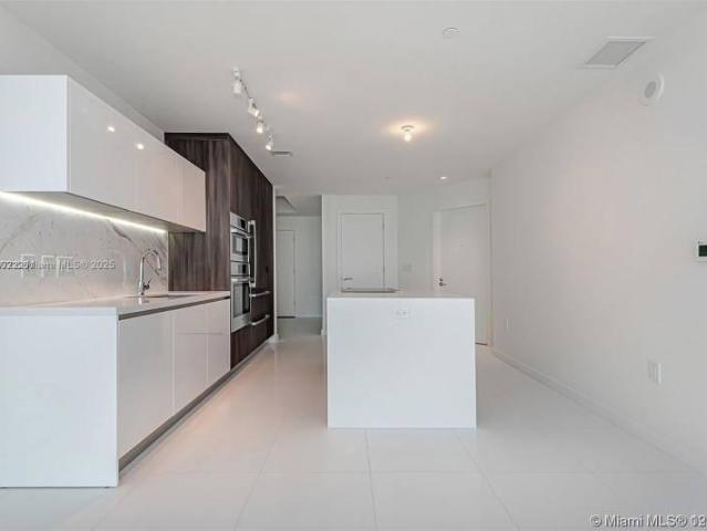 2 bedroom, Miami FL 33132 95420625