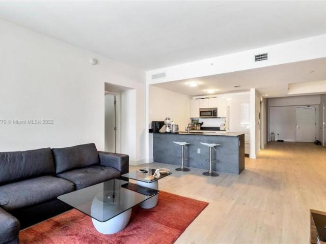 2 bedroom, Miami FL FL 33131 102659509