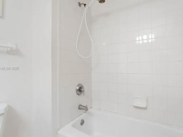 2 bedroom, Miami FL FL 33131 102660008