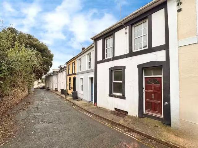 2 bedroom Mid Terrace Flat to rent, Brunswick Terrace, Torquay.