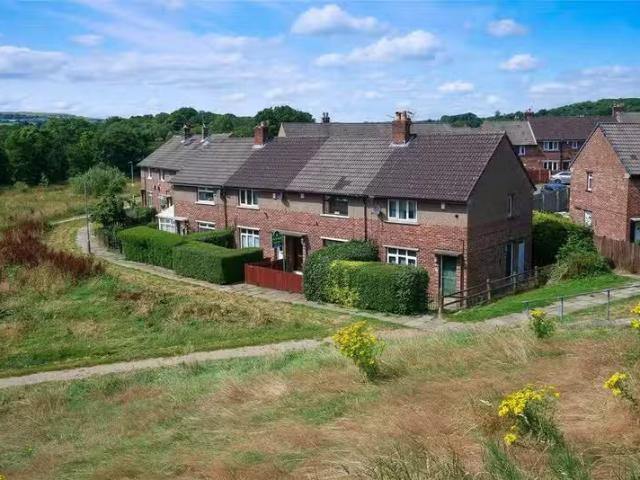 2 bedroom Mid Terrace House for sale, Coniston Grove, Baildon.