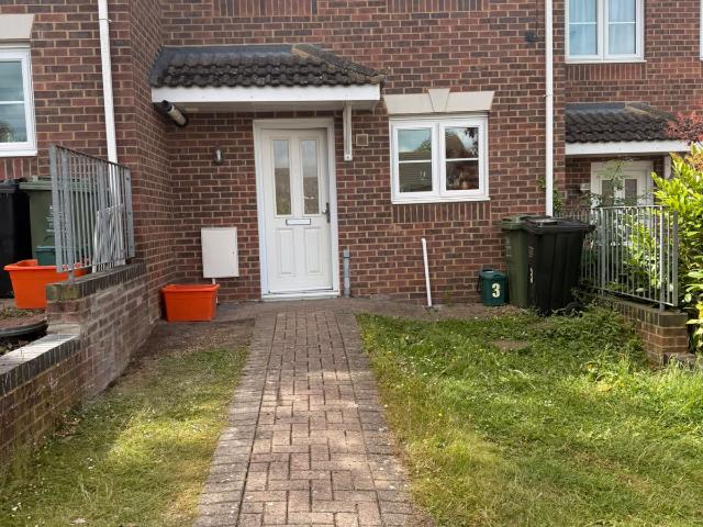 2 Bedroom Mid Terrace House with a Garage