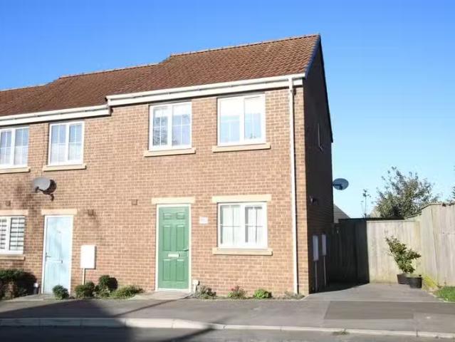 2 bedroom Mid Terrace House to rent, The Crescent, West Rainto.