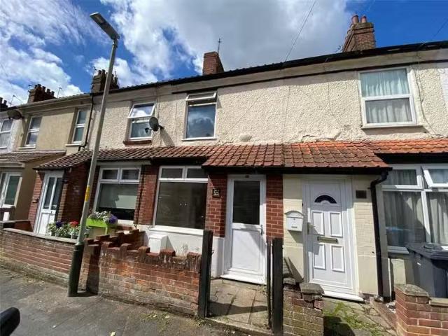 2 bedroom Mid Terrace House to rent, Vincent Road, Norwich, NR.