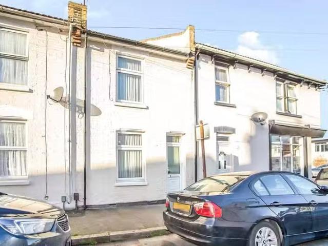 2 bedroom Mid Terrace House to rent, Wickham Street, Rochester.