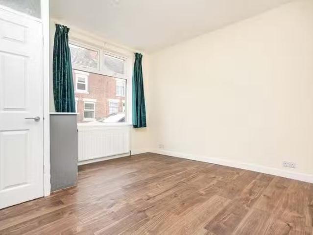 2 bedroom Mid Terrace House to rent, Wood Street, Bedworth, CV.