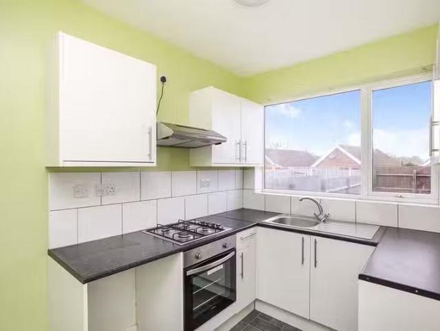 2 bedroom Mid Terrace House to rent, Wood Street, Bedworth, CV.
