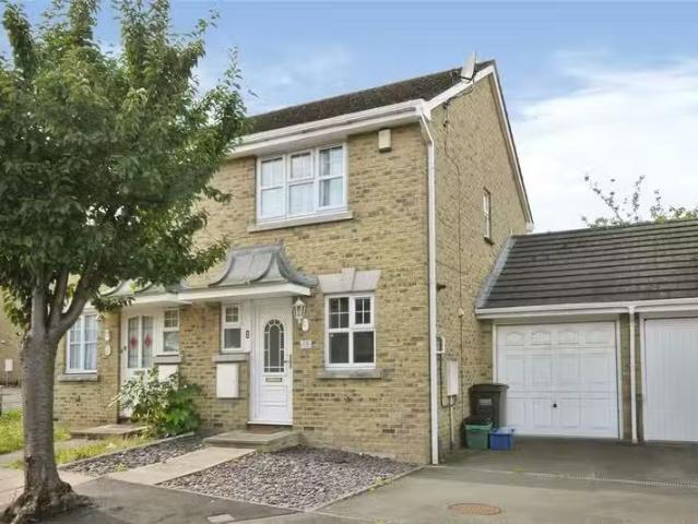 2 bedroom Mid Terrace House to rent, Woldham Road, Bromley, BR.