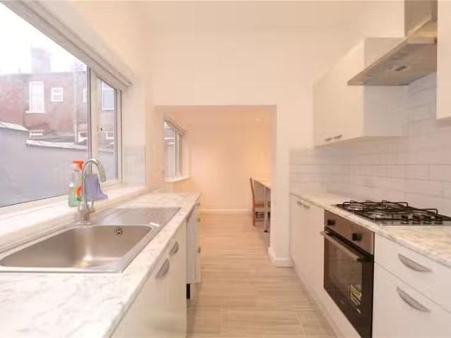 2 bedroom Mid Terrace House to rent, Acre Street, Denton, M34.