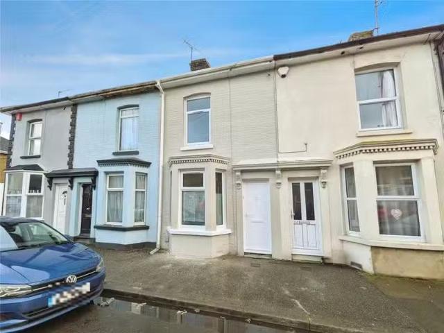 2 bedroom Mid Terrace House to rent, Berridge Road, Sheerness.