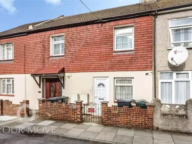 2 bedroom Mid Terrace House to rent, Broomfield Road, Swanscom.