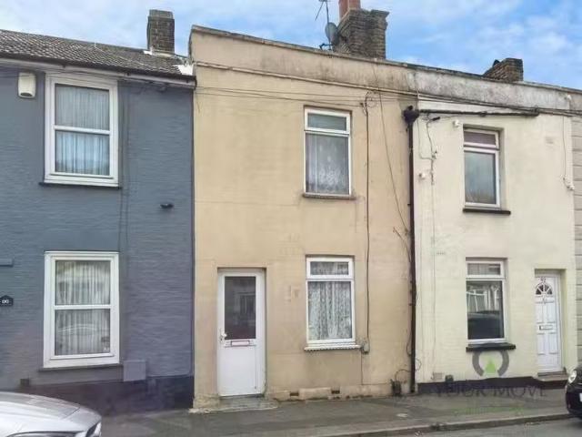 2 bedroom Mid Terrace House to rent, Burnt Oak Terrace, Gillin.