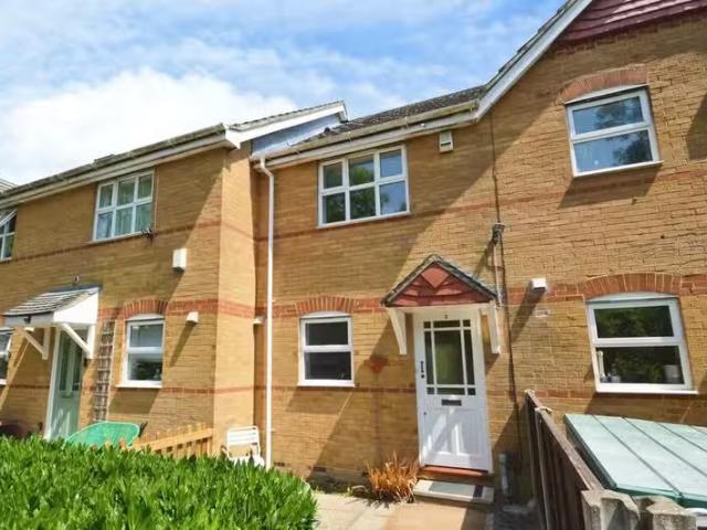 2 bedroom Mid Terrace House to rent, Christabel Close, Islewor.