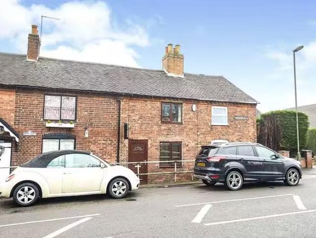 2 bedroom Mid Terrace House to rent, Common Road, Church Gresl.