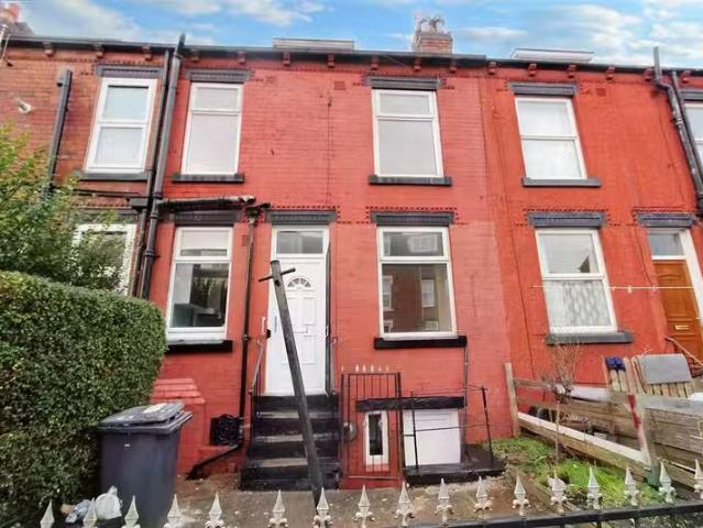 2 bedroom Mid Terrace House to rent, Clifton Terrace, Leeds, L.