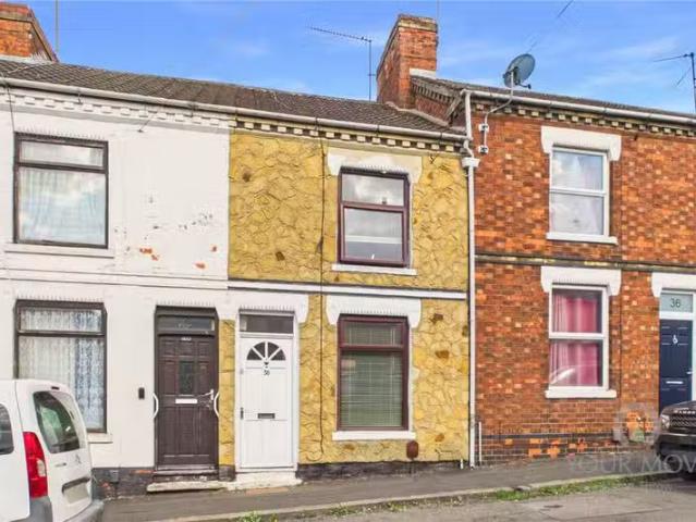 2 bedroom Mid Terrace House to rent, Cross Street, Kettering.