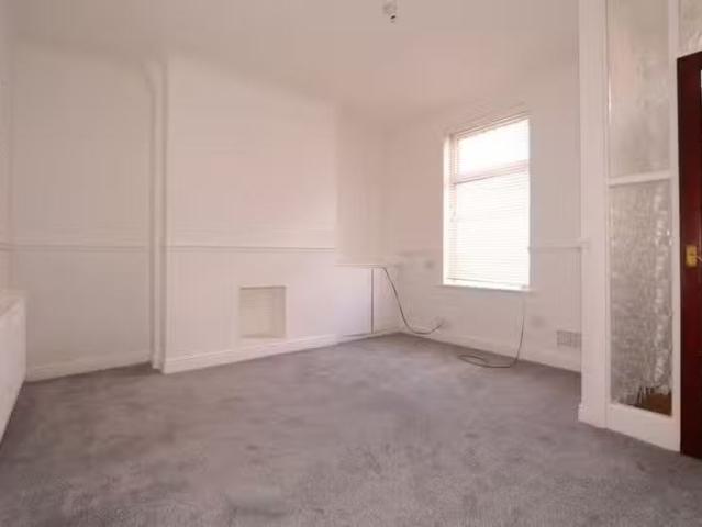 2 bedroom Mid Terrace House to rent, Curzon Road, Ashton Under.