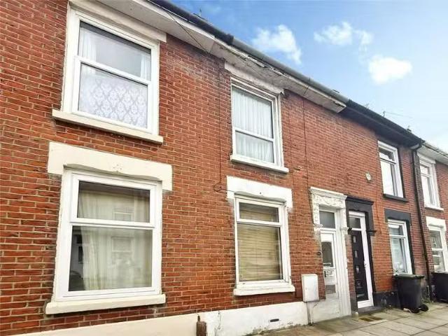 2 bedroom Mid Terrace House to rent, Esslemont Road, Southsea.