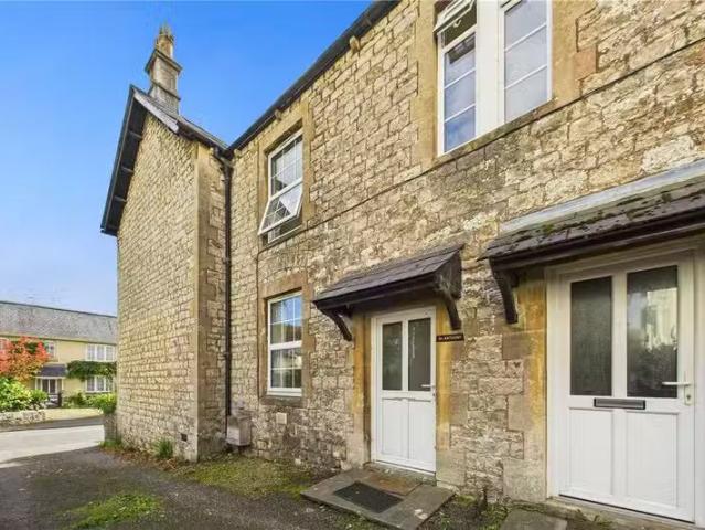 2 bedroom Mid Terrace House to rent, Fosse Road, Stratton on t.