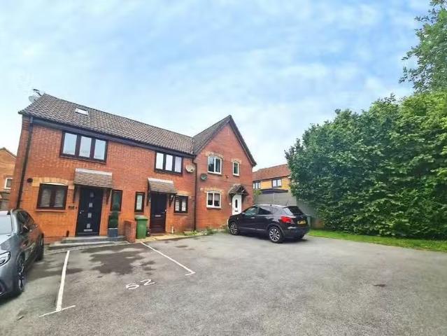 2 bedroom Mid Terrace House to rent, Flint Close, Southampton.