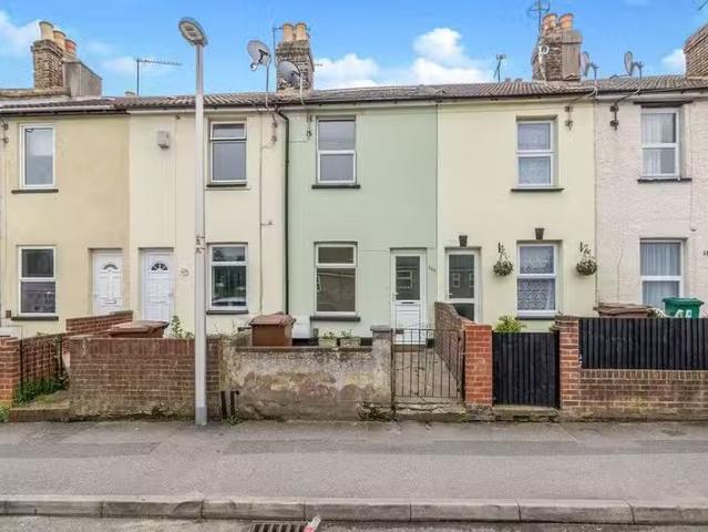 2 bedroom Mid Terrace House to rent, Franklin Road, Gillingham.