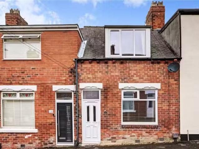 2 bedroom Mid Terrace House to rent, Gertrude Street, Houghton.