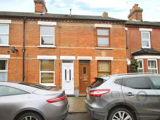 2 bedroom Mid Terrace House to rent, Gladstone Street, Bedford.