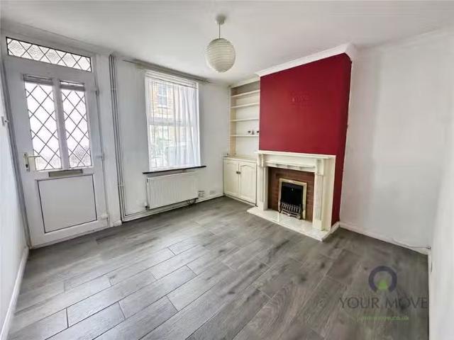 2 bedroom Mid Terrace House to rent, Gladstone Road, Penenden.