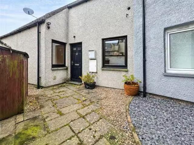 2 bedroom Mid Terrace House to rent, High Street, Fortrose, IV.